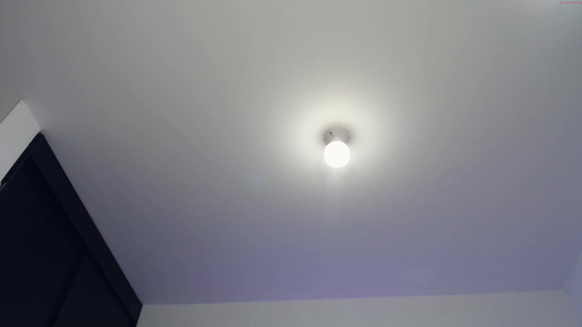 Kaliffa_zoe loves to put fingers in forbidden places